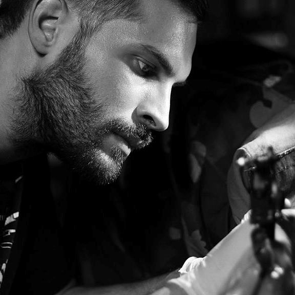 Derrière le dermographe de Sixo – Stefayako